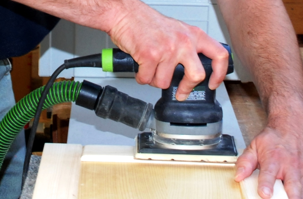 Holz schleifen mit der Schleifmaschine - Urban Woodworking
